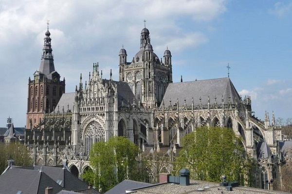 Monument in de spotlight: de Sint-Janskathedraal - MONUMENT